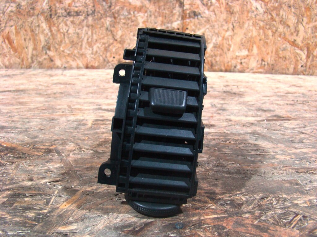 Note E11 Дефлектор воздушный центральный правый 687509U00A