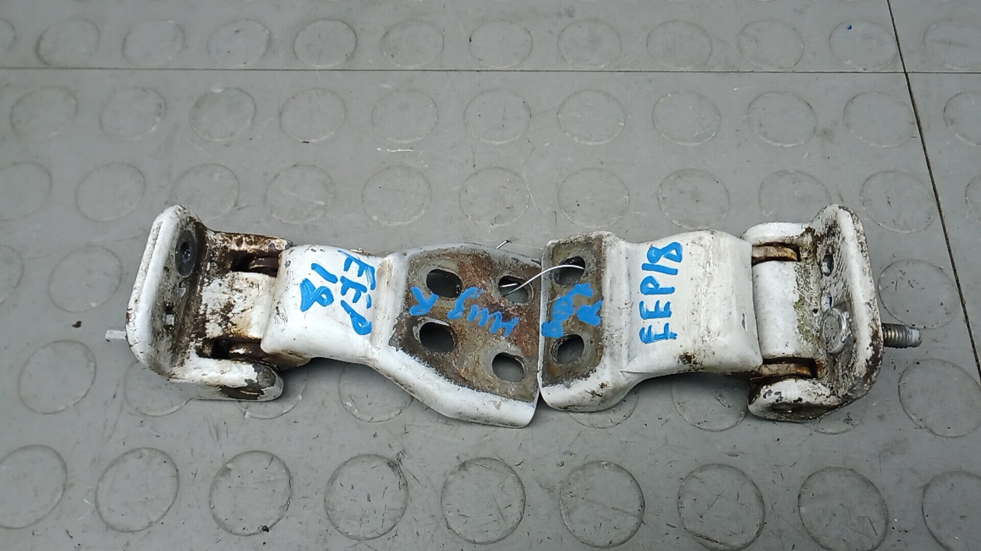 Петля двери распашной правой FORD TRANSIT 7