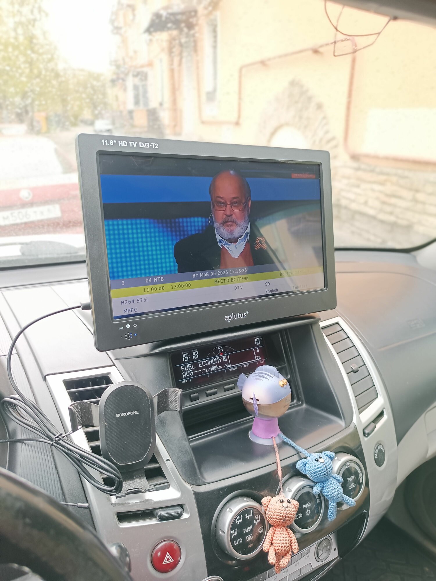 Автомобильный телевизор 11.6" (29.4 см) Eplutus 116, встроенная АКБ, автозарядка