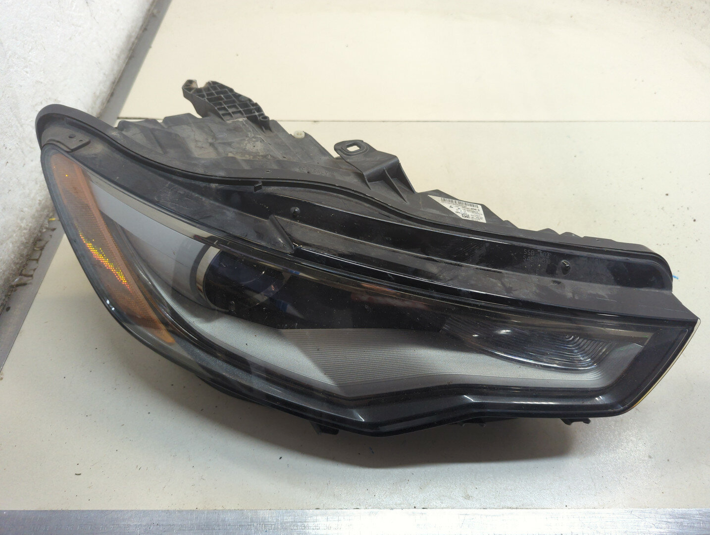 Фара (передняя) правая Audi A6 (C7) Б/У