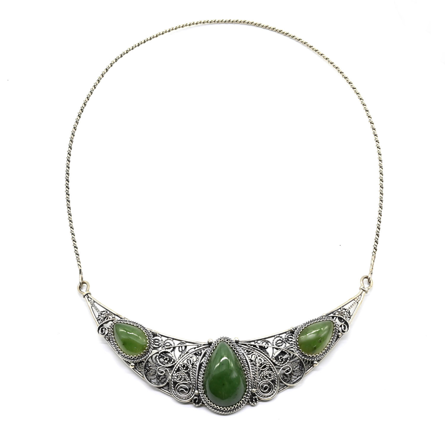 Колье, нефрит