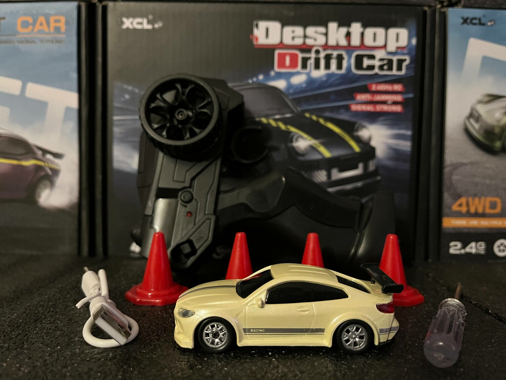 Радиоуправляемая машинка, мини-дрифт кар, дрифтмашинка 1:64, 4WD, свет - белая BMW