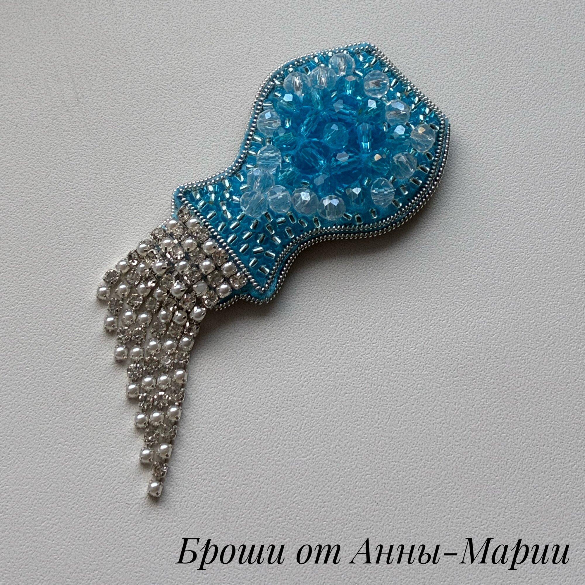 Брошь, бисер, стразы