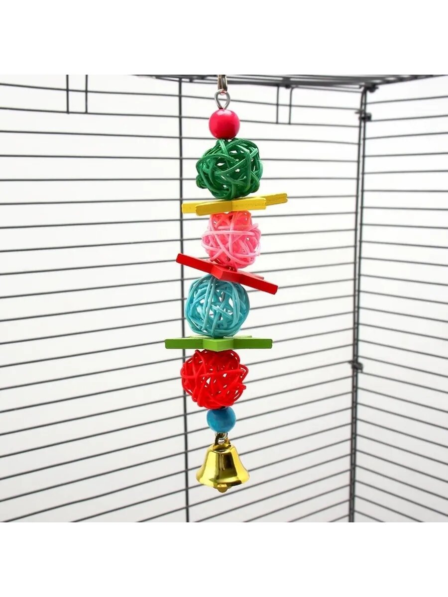 Яркая игрушка для птиц: разноцветные мячики с колокольчиком