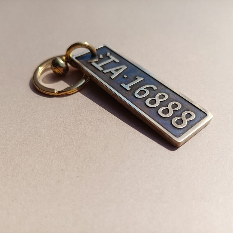Кастомный брелок для ключей из латуни с гравировкой номера автомобиля, металлический антипотерянный брелок с гравировкой номера телефона