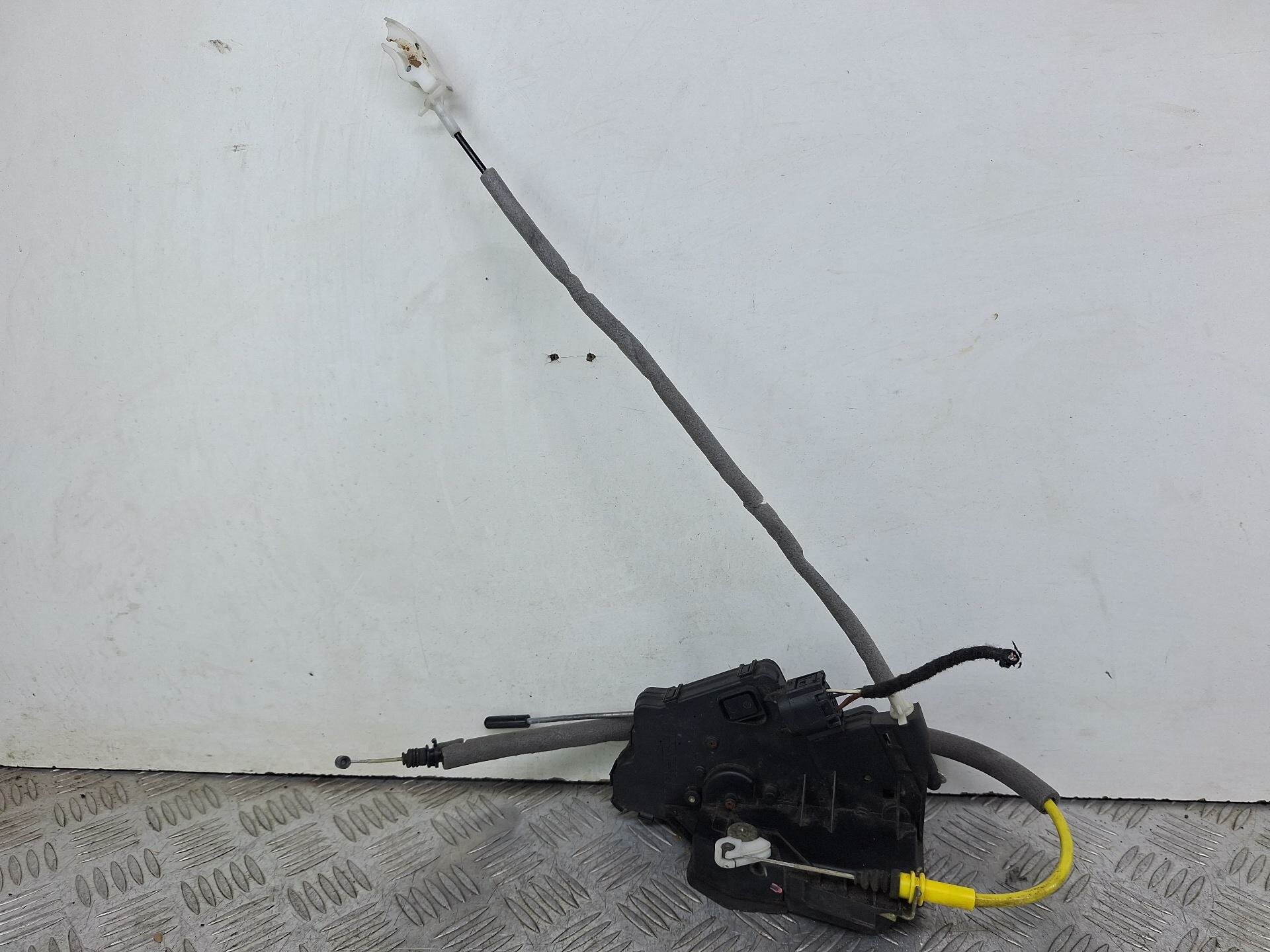 Замок двери передней правой BMW 3 E46 2002