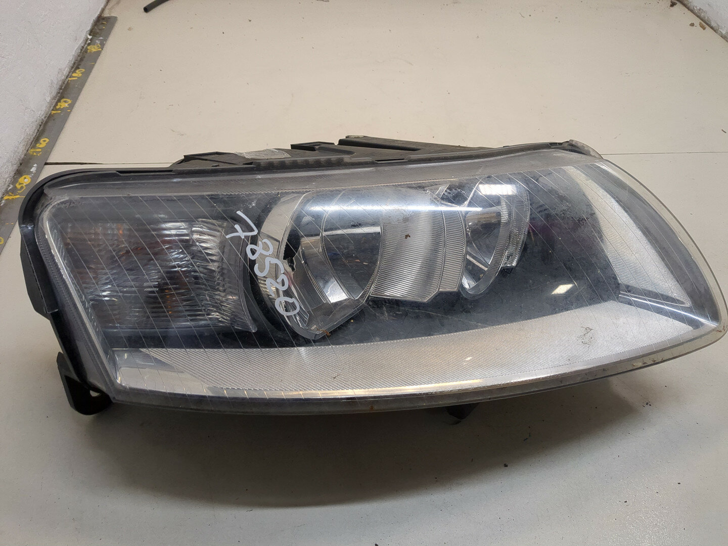 Фара (передняя) правая Audi A6 (C6) Б/У