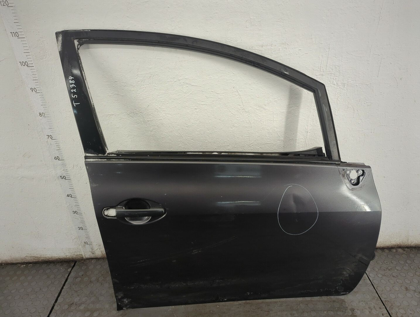 Дверь боковая (легковая) правая передняя Toyota Auris E15 Б/У
