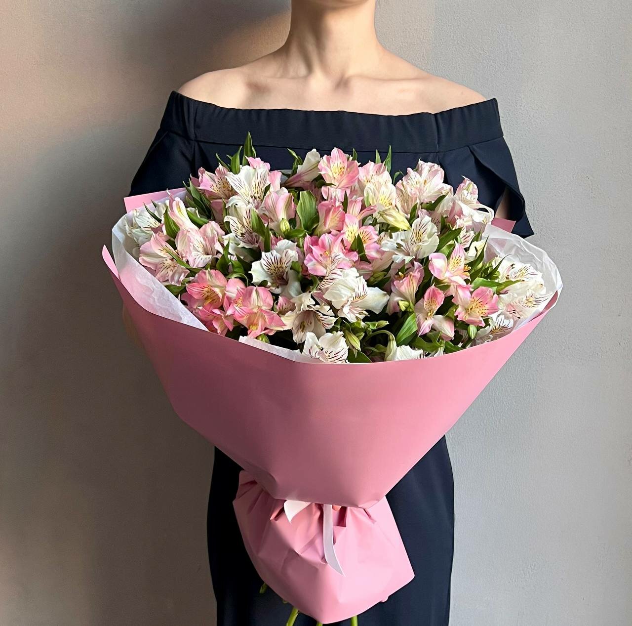 Нежный букет альстромерий