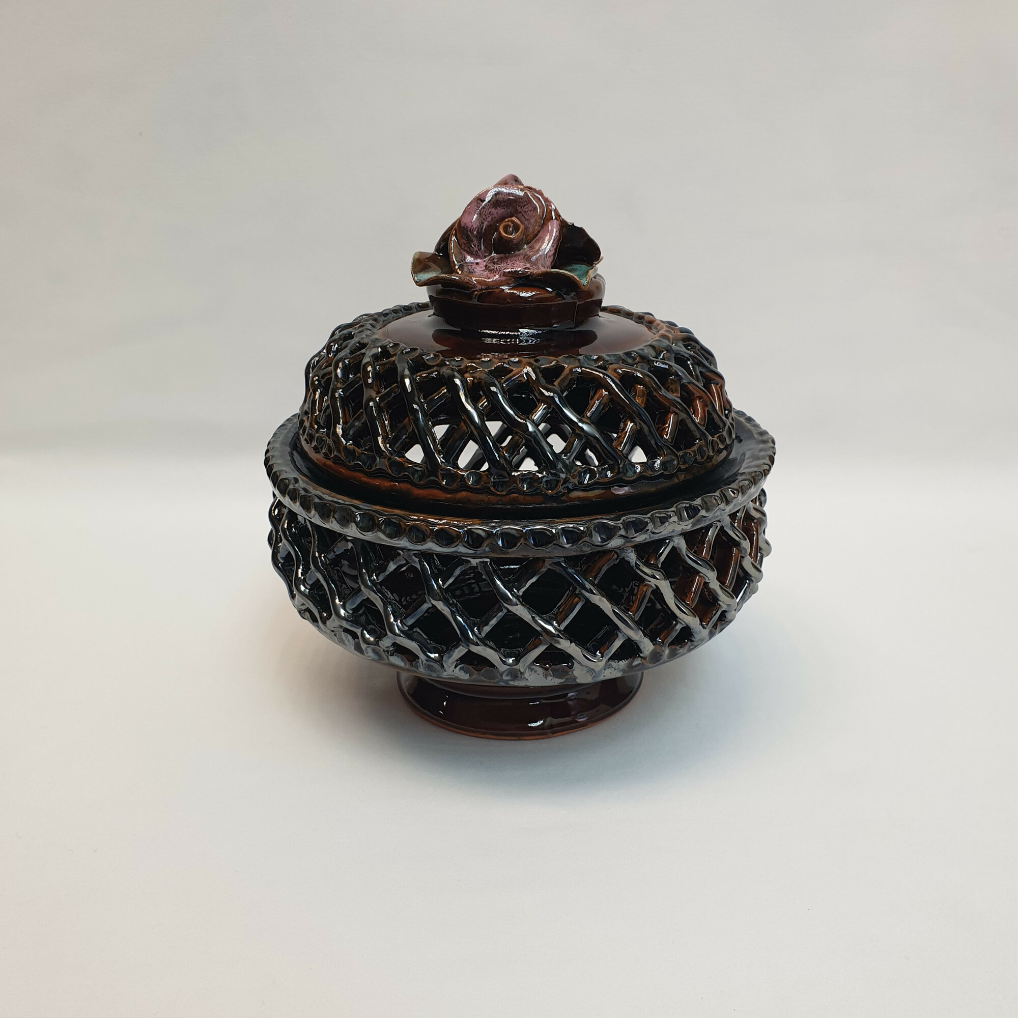 Ваза сухарница, обливная керамика лепнина высота 20 см, винтаж СССР