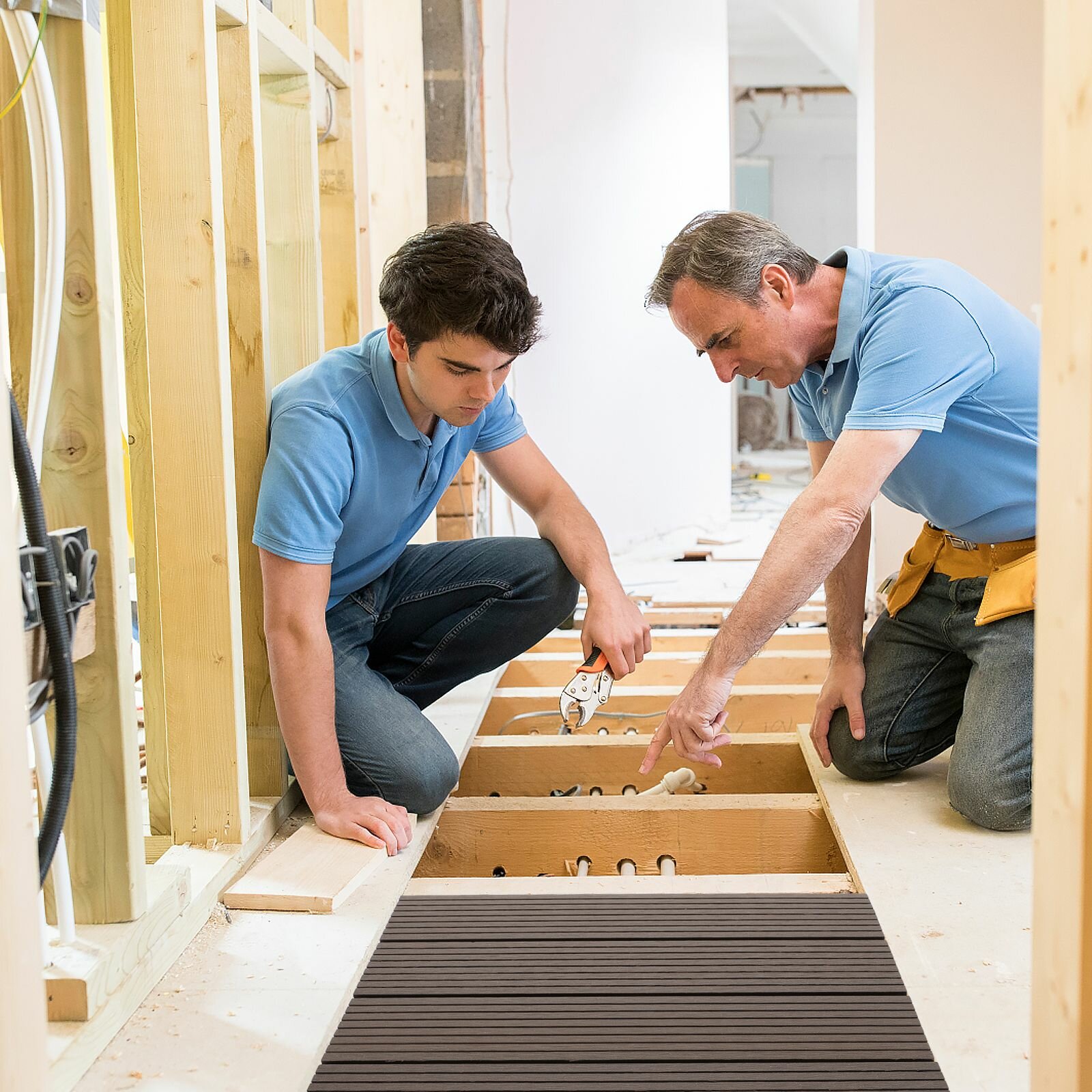 Садовый сплошной напольный пластикодеревянный коммпозит кофейного цвета