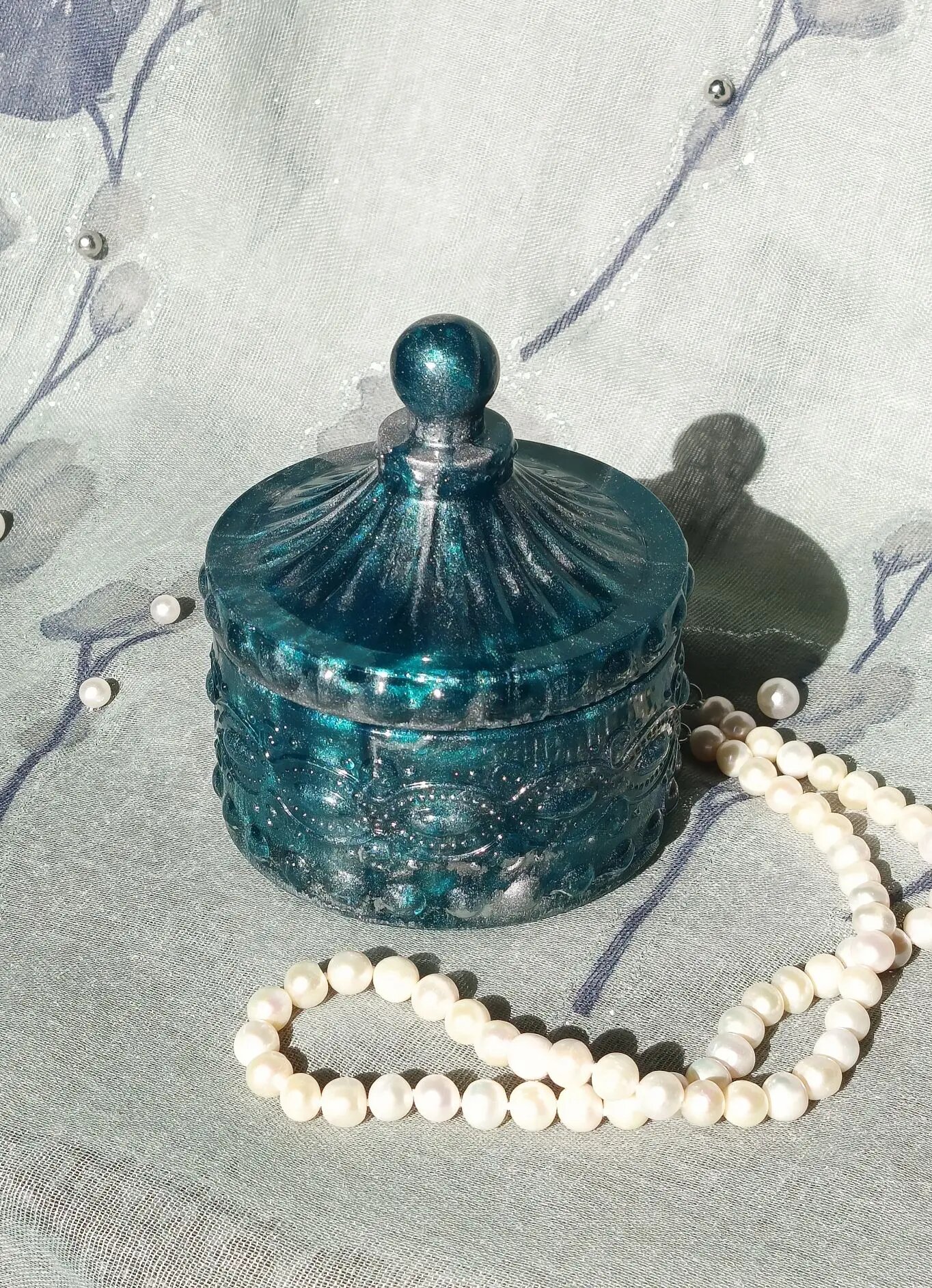 Шкатулка декоративная из эпоксидной смолы ручной работы