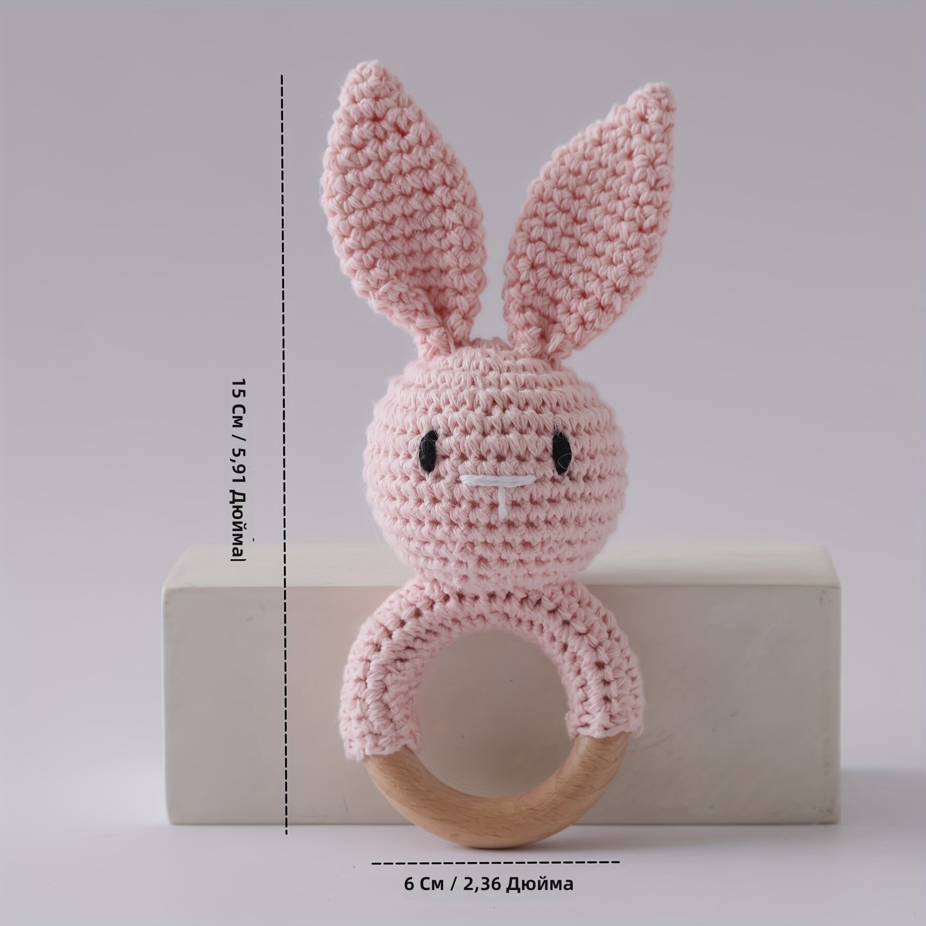 Вязаная игрушка кролик крючком, розовый