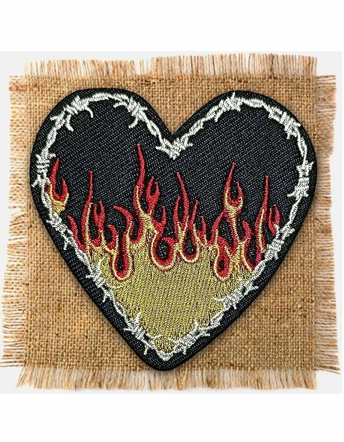 Нашивка шеврон термоклей, заплатка сердце В огне 7х7см (№3)