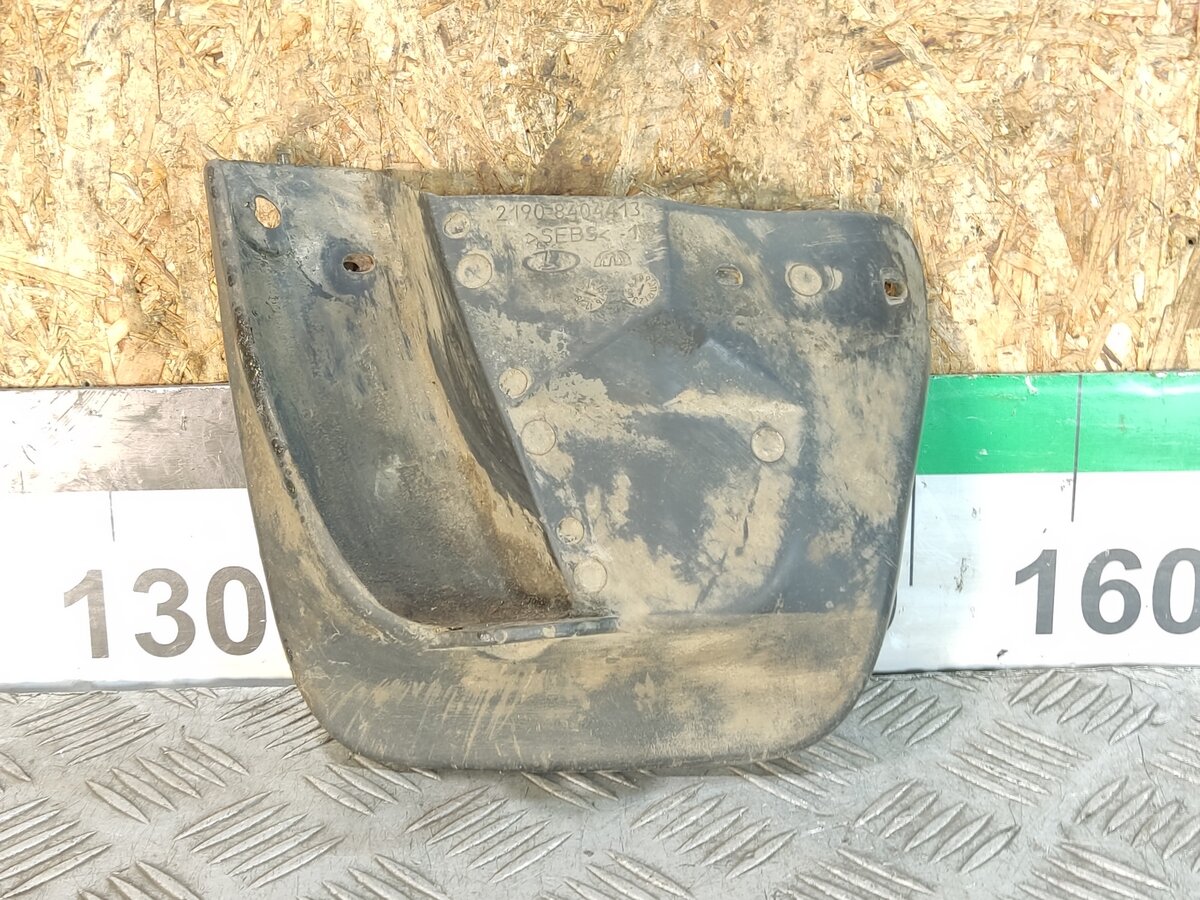 Брызговик левый задний VAZ Granta 21908404413