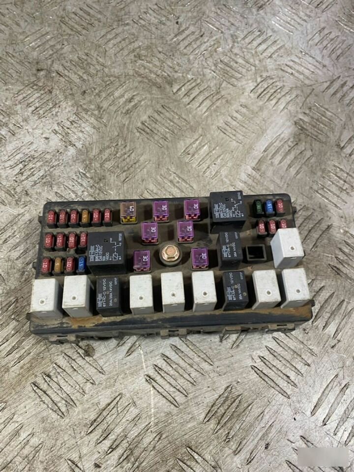 Блок предохранителей подкапотный Chery Tiggo T11