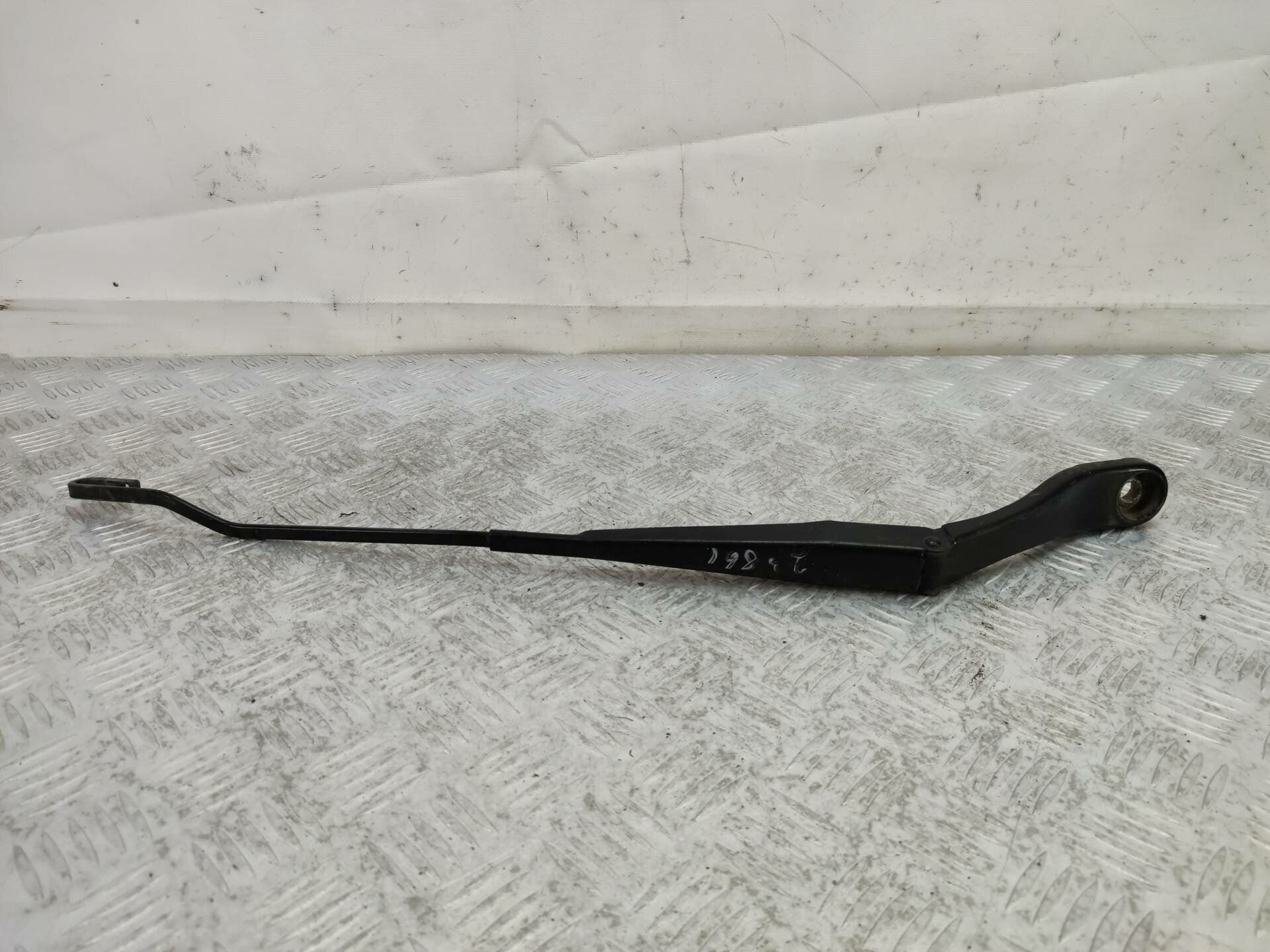 Поводок стеклоочистителя левый Chrysler Sebring 2 2001