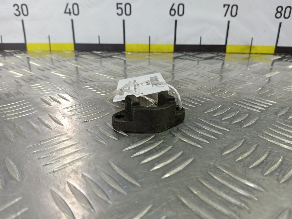 Кронштейн форсунки топливной (Зажим) Б/У для LAND ROVER RANGE ROVER III (2002—2005) 8510225