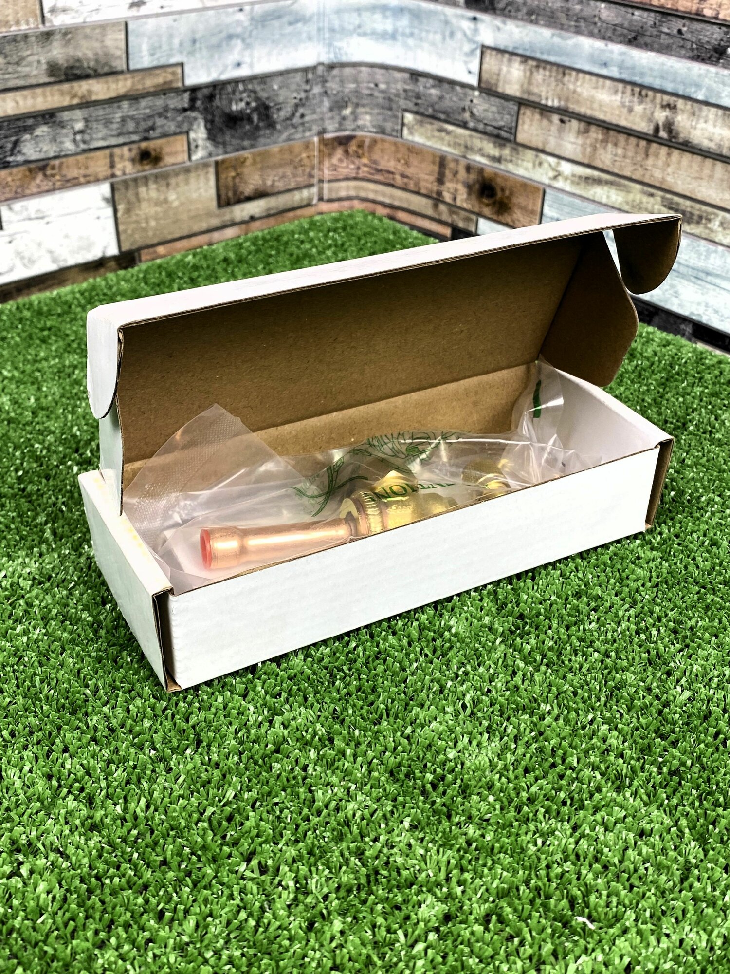 Вентиль шаровый 3/8" с сервисным штуцером под пайку, медь/латунь