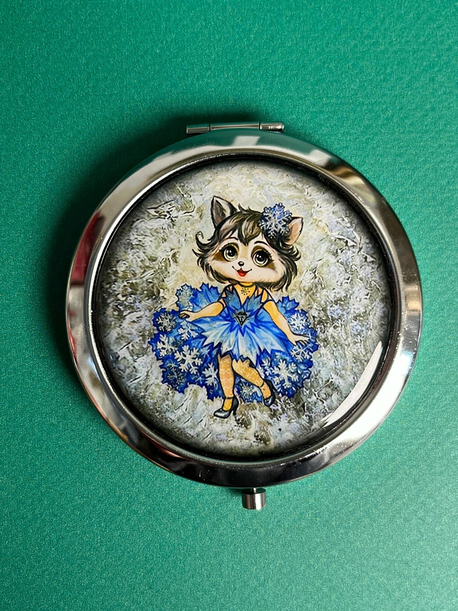 Карманное складное зеркало с замком "Енотик снежинка"
