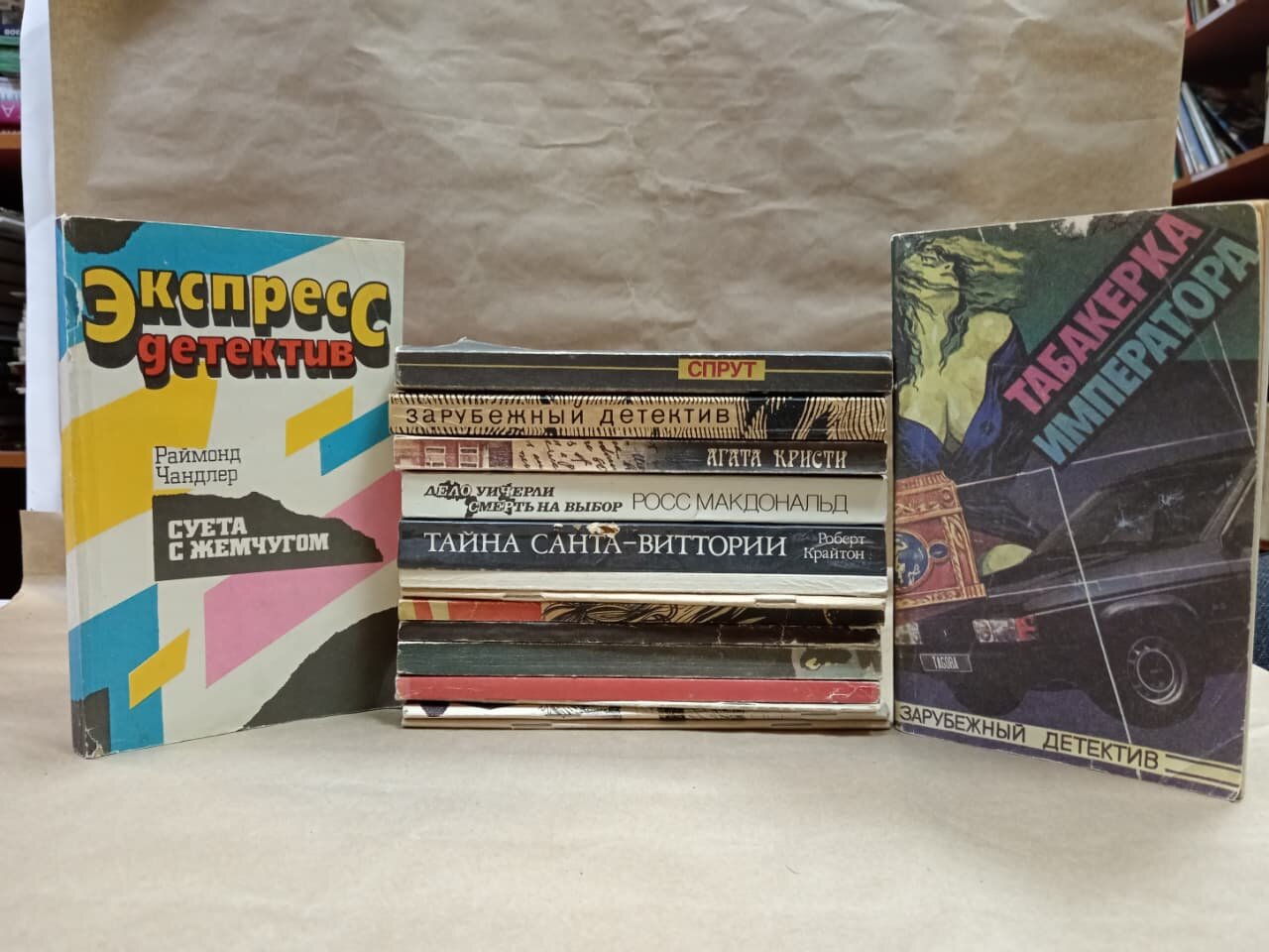 Зарубежный детектив: Чандлер, Агата Кристи, Сименон, Стаут и др. (комплект из 15 книг секонд-хенд).