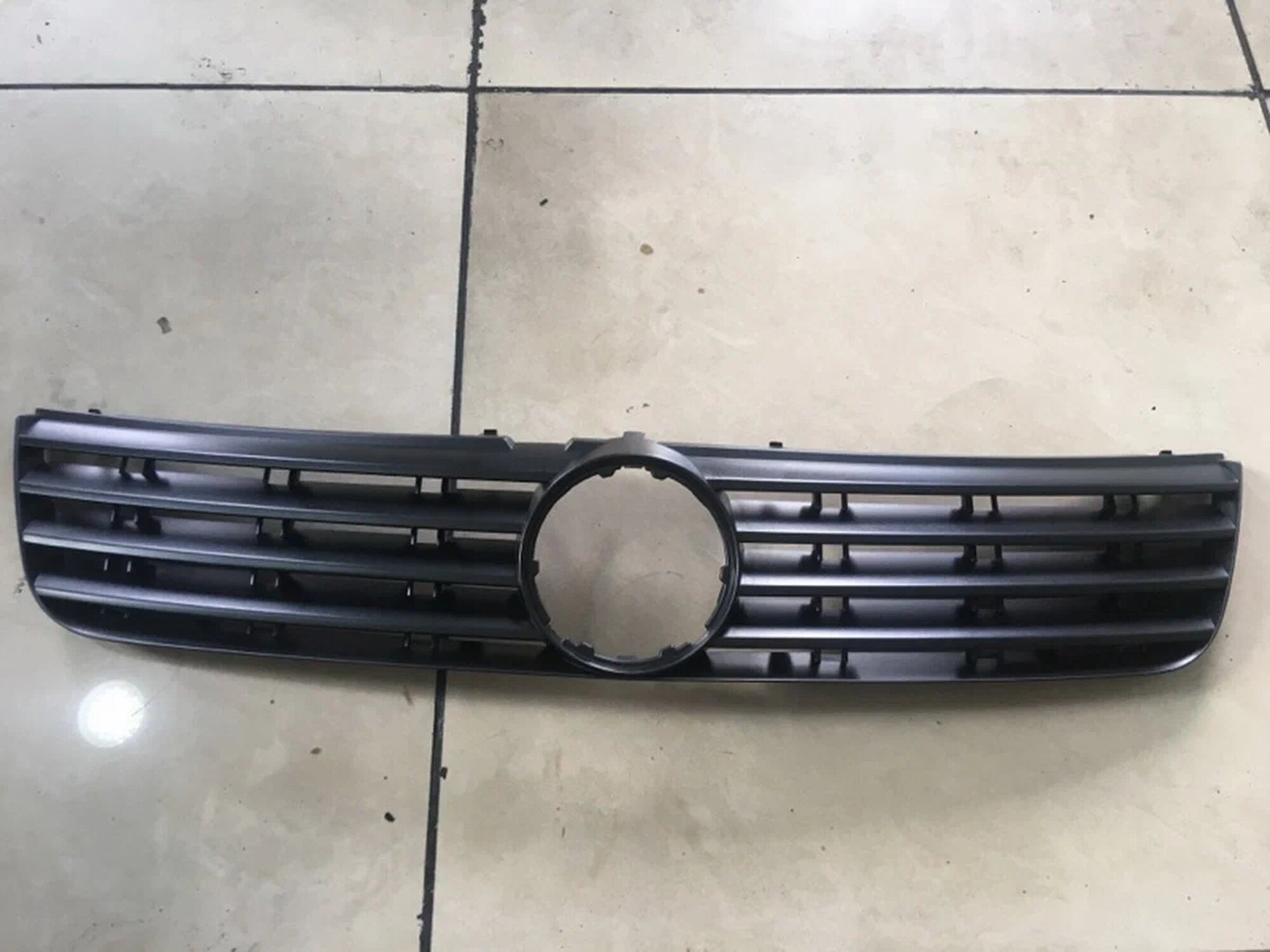 Решетка радиатора 3B0853653, для Volkswagen Passat B5, 1997, черная