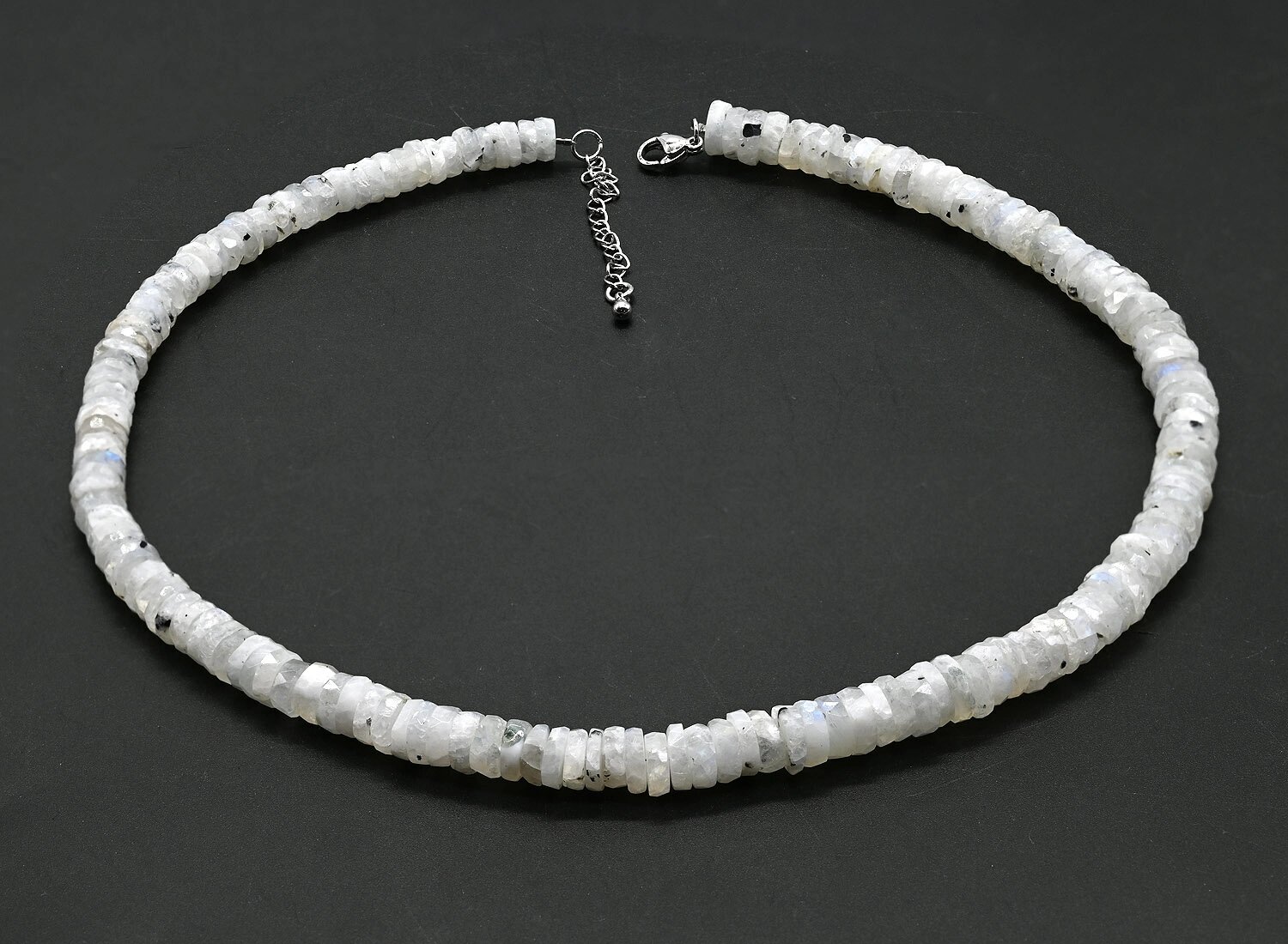 Бусы, лунный камень