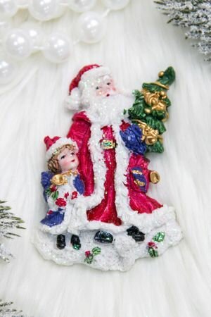 Декоративный магнит волшебный персонаж: санта С малышом И ёлочкой, керамика, 8 см, Koopman International AAA000845-6