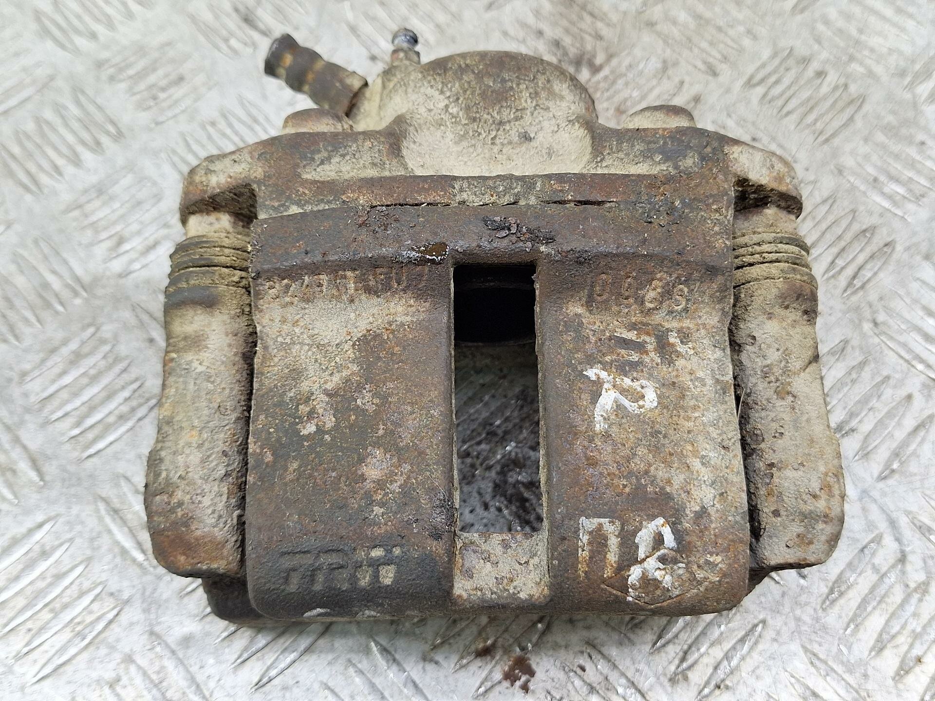 Суппорт тормозной передний правый Renault Sandero (2009 - 2014)