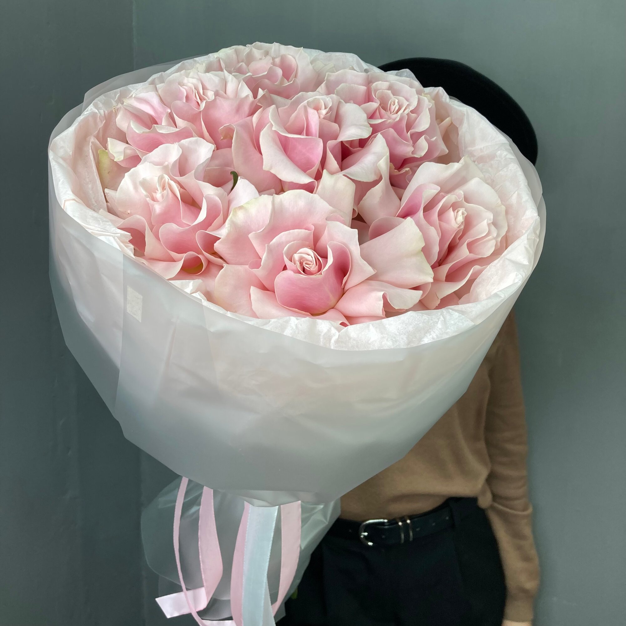 Букет Two K Flowers, из 7 французских роз, воздушный, розовый