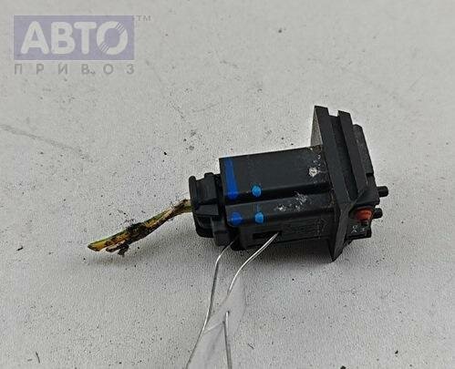 Кнопка открывания багажника Peugeot 307