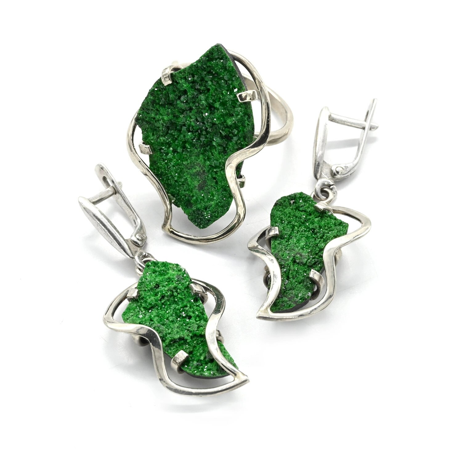 Комплект бижутерии: кольцо, серьги, гранат