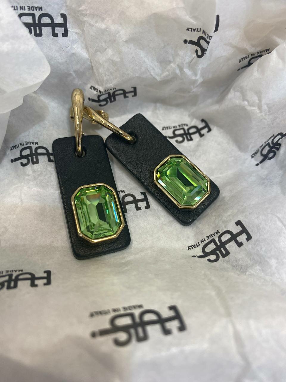 Серьги пусеты, кристаллы Swarovski