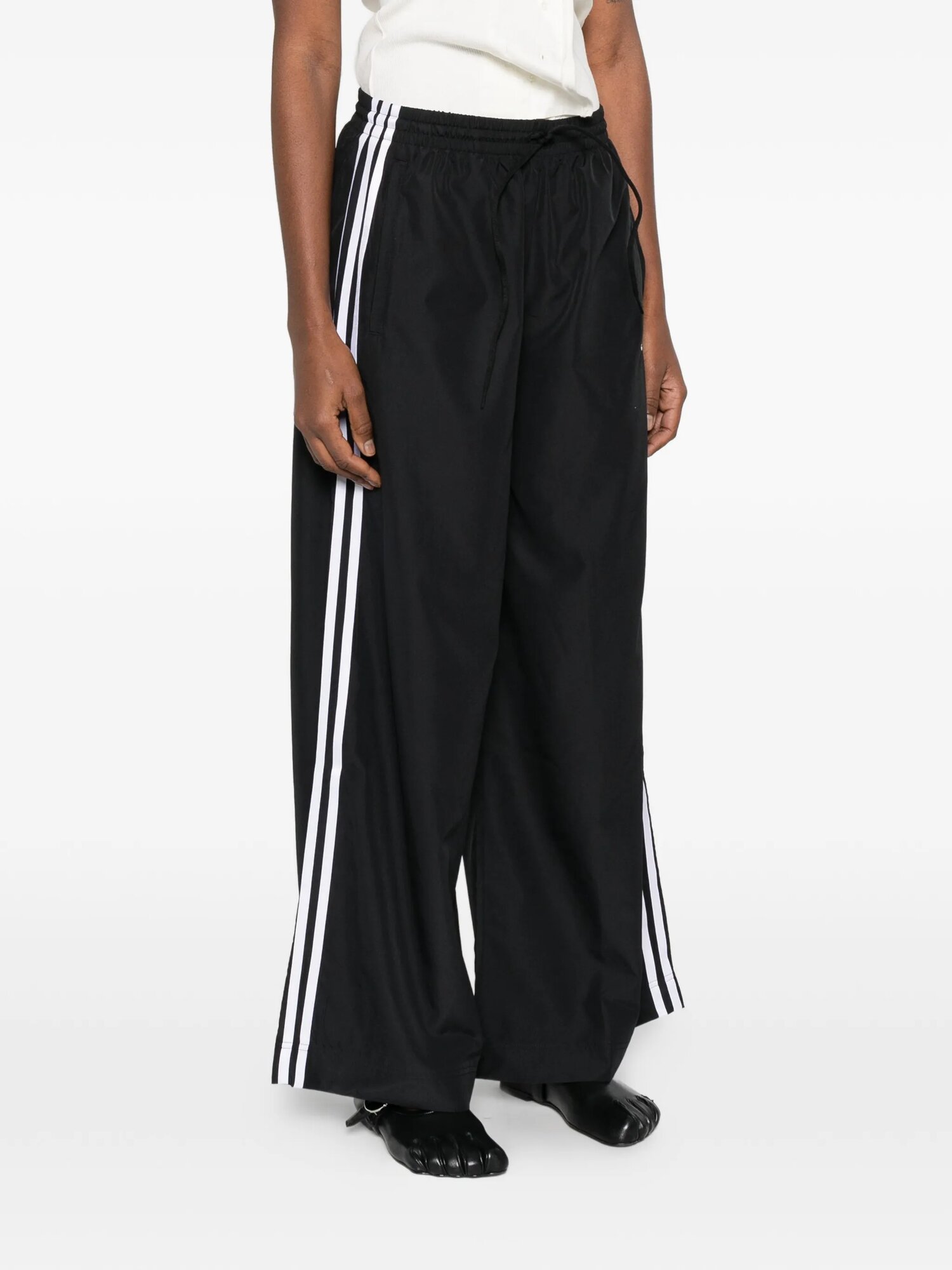 Брюки adidas Three-stripe track pants, размер 4 UK, черный — фото 1