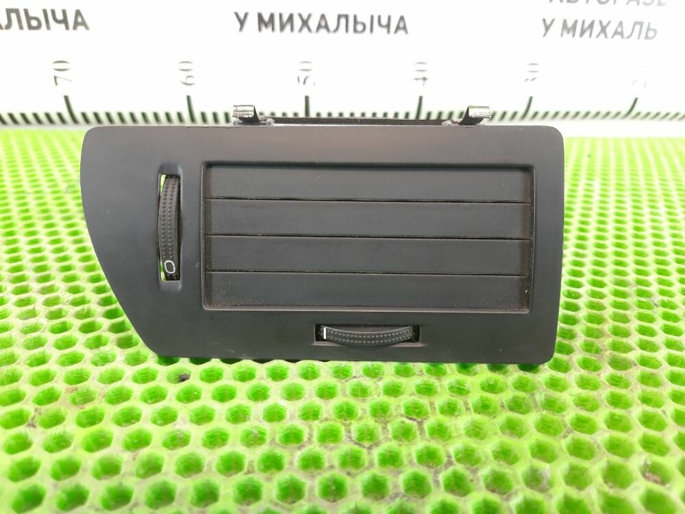 Дефлектор печки левый Opel Astra H 13228917