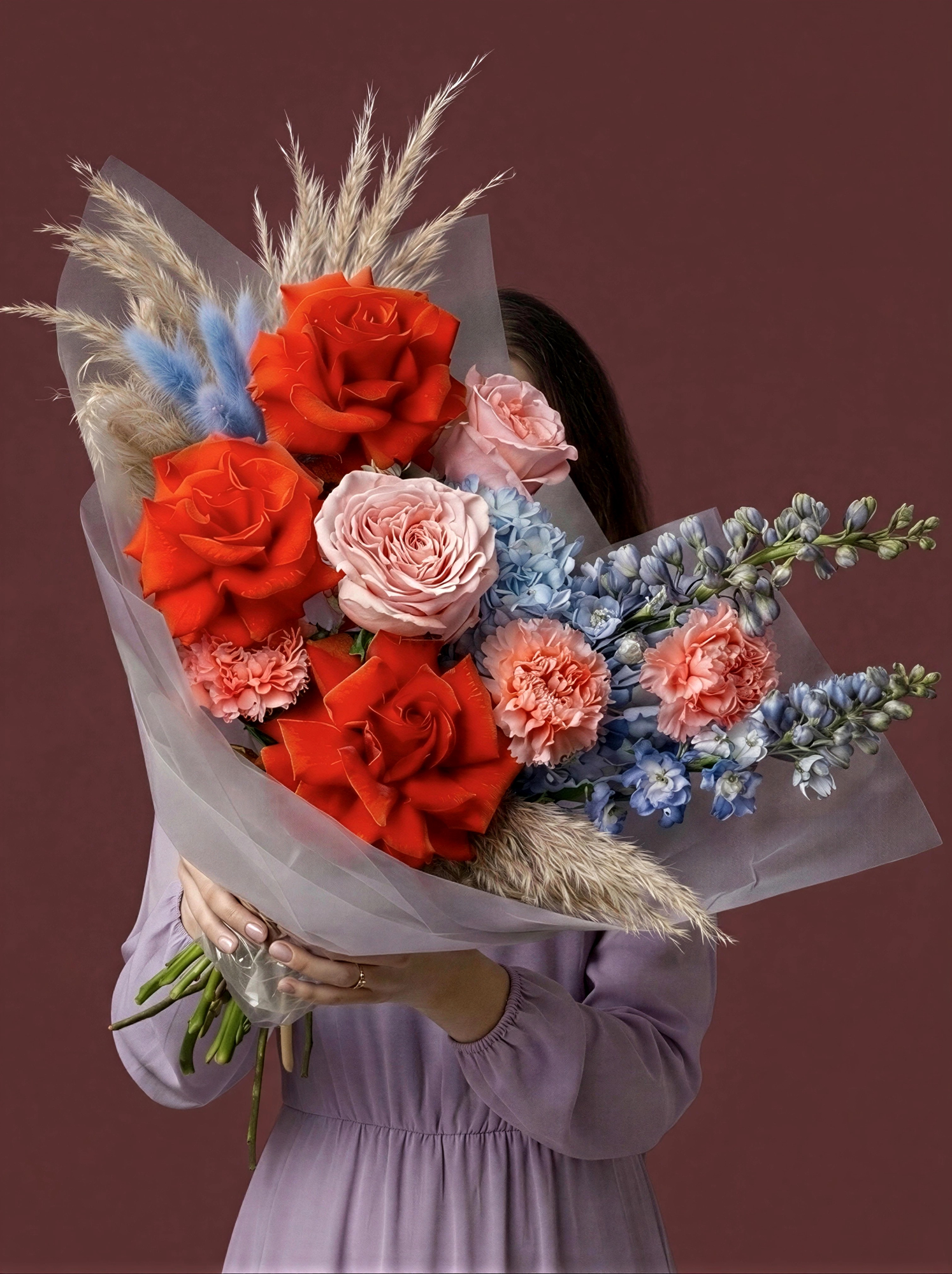 Сборный букет "Страсть" с французской розой, гортензией и дельфиниумом