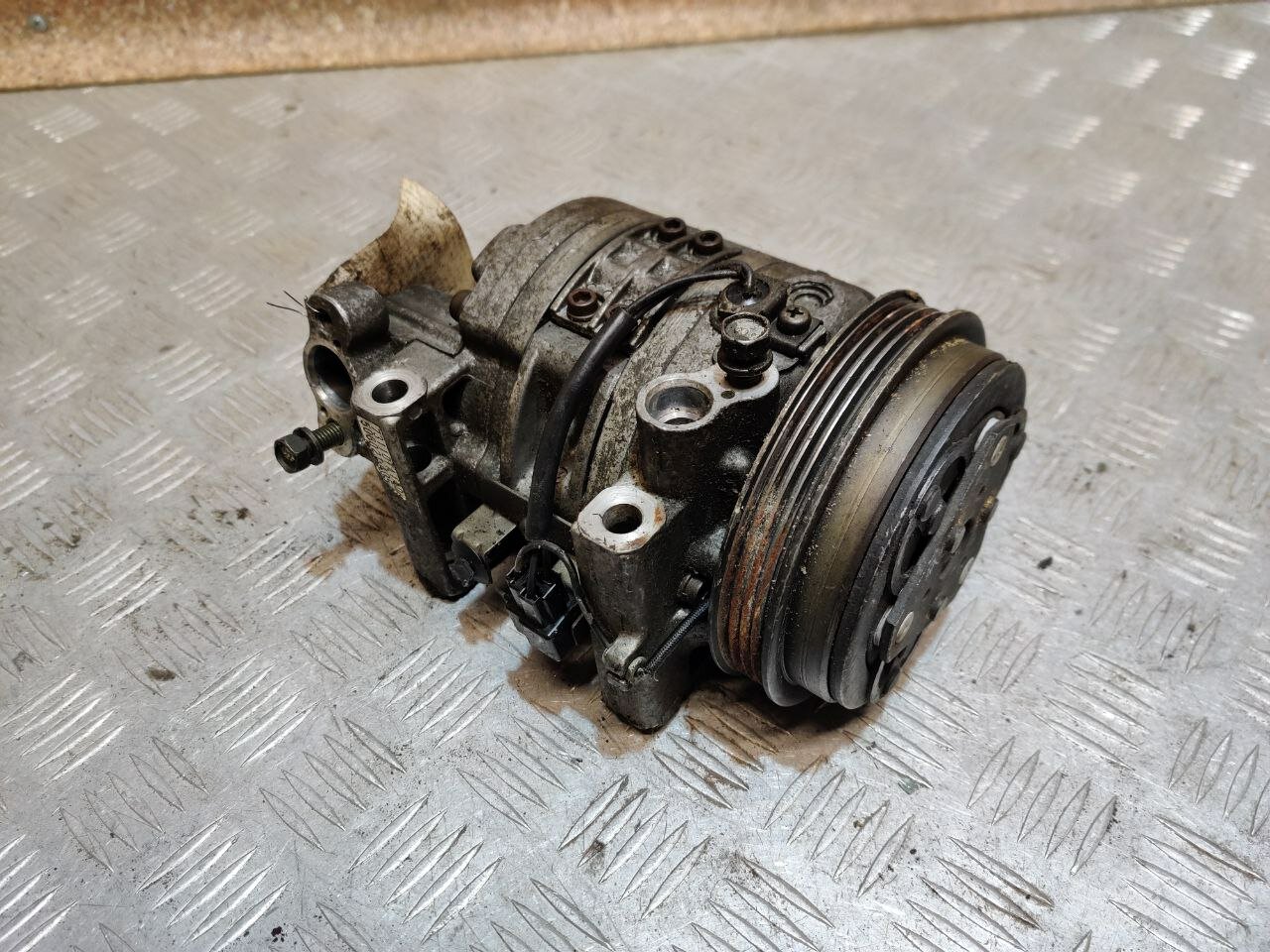 Б/У Компрессор кондиционера, Subaru (Субару)-FORESTER (S10) (00-02) SUBARU FORESTER (S10) (00-02) EJ20 Без видимых повреж...