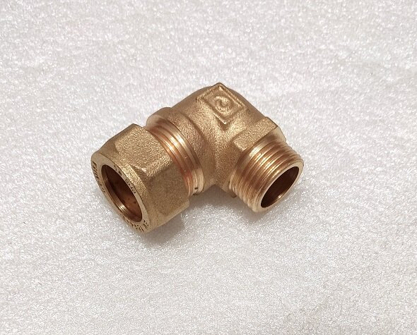 Уголок с переходом на наружную резьбу 18 х 1/2", обжимная для медной трубы Comisa 261