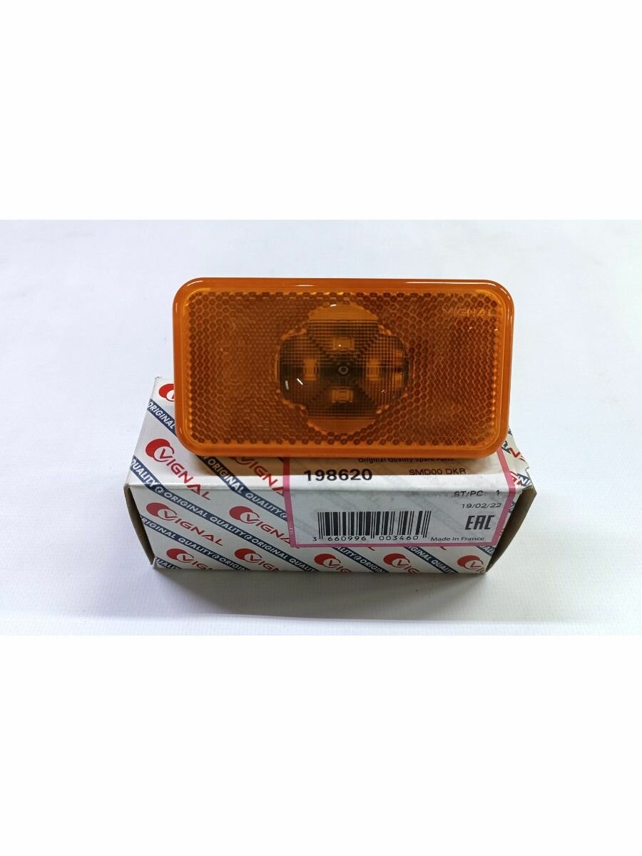 Фонарь габаритный желт. прямоуг. со световозвр. Volvo FH, арт.198620 Vignal