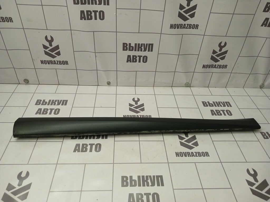 Накладка двери передней правой Renault Megane 3 09-16