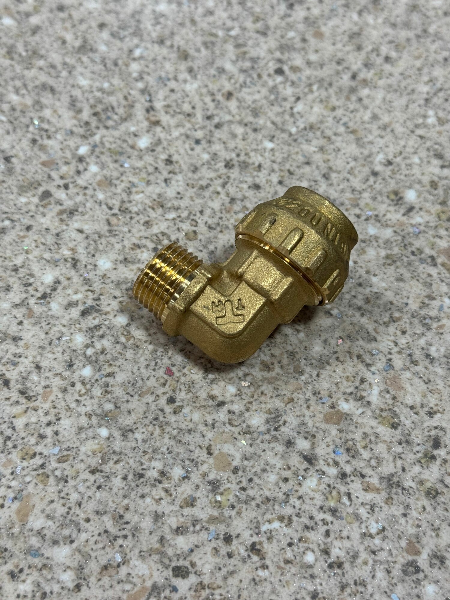 Уголок для пнд труб 20х1/2" НР латунный TIEMME
