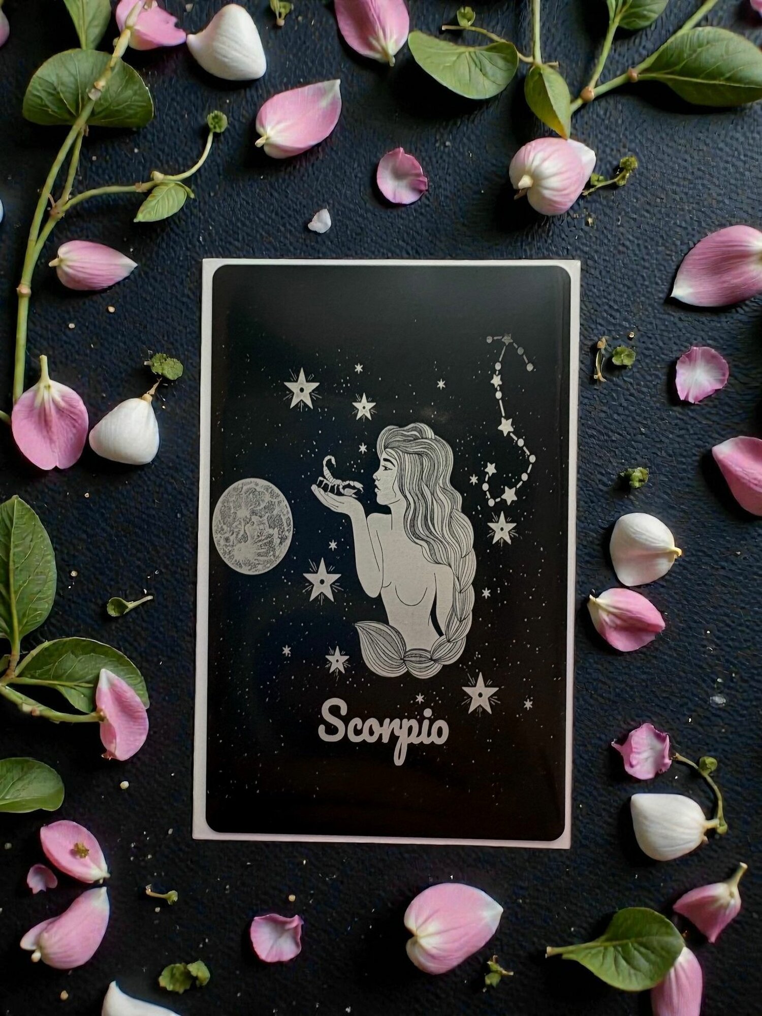 Металлическая карта - талисман зодиак Скорпион V3