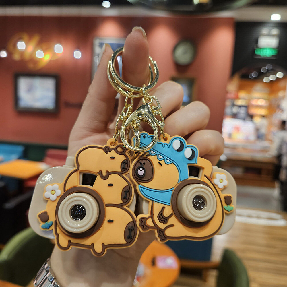 Милый мини-проектор Sanrio Kuromi в виде светящейся мультяшной проекторной камеры, брелок для женской сумки.