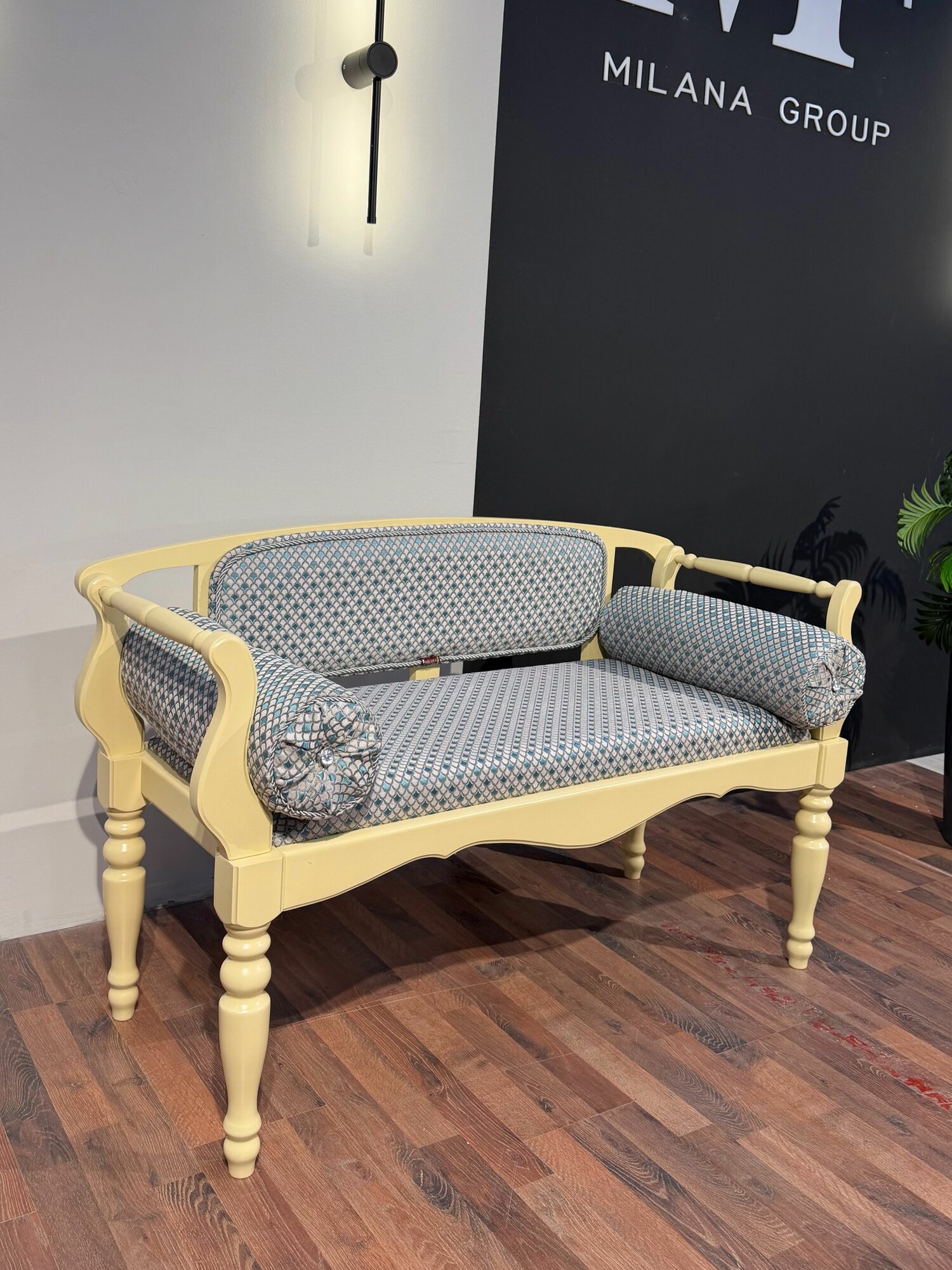 Банкетка с мягкой спинкой Шарм-1