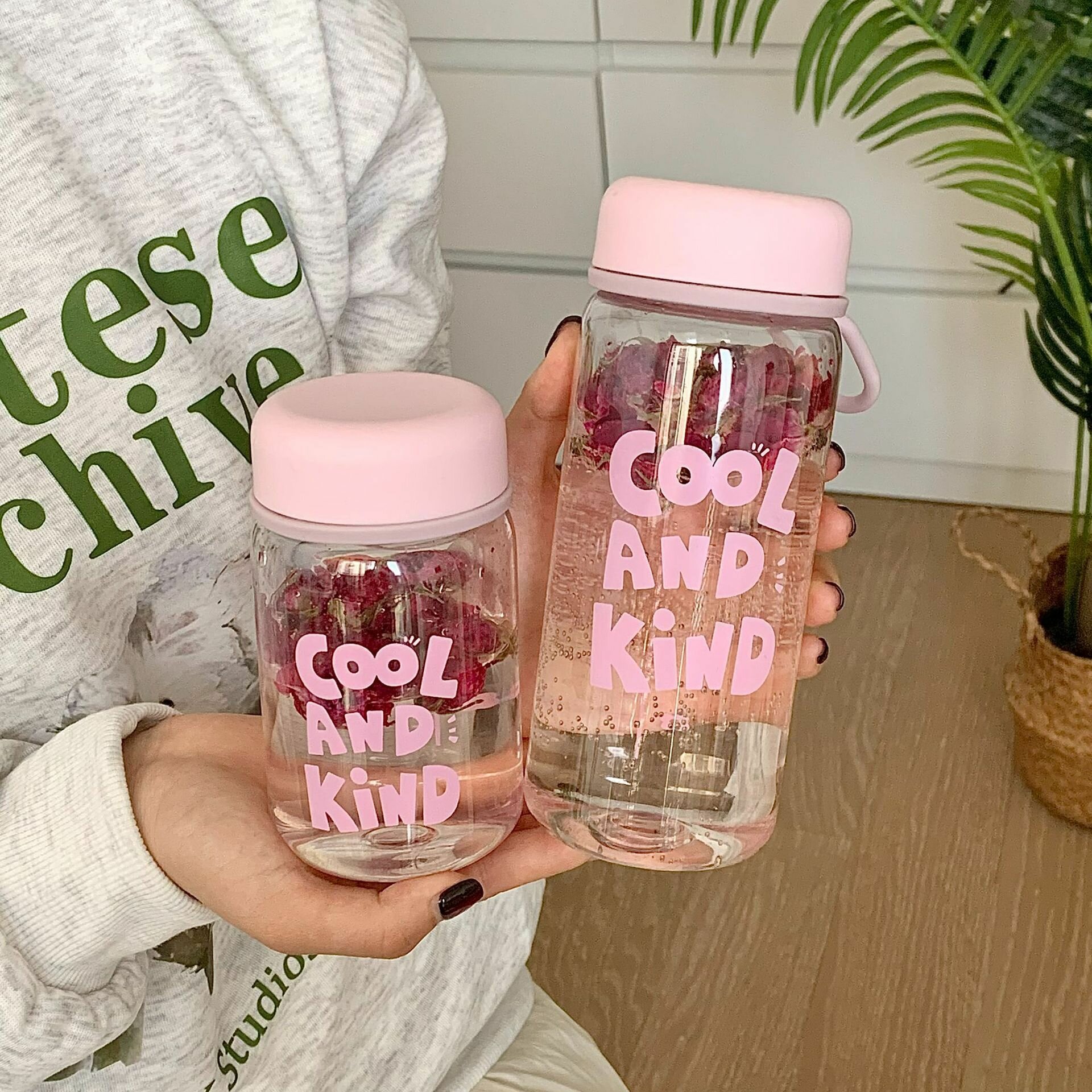 Пластиковая термостойкая кружка с чайным фильтром, розовая 400 мл компактная кружка для студентов