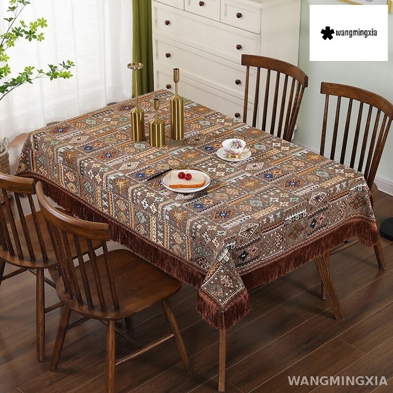 Эксклюзивная скатерть прямоугольной формы для декоративного оформления стола и дома в новогоднем стиле