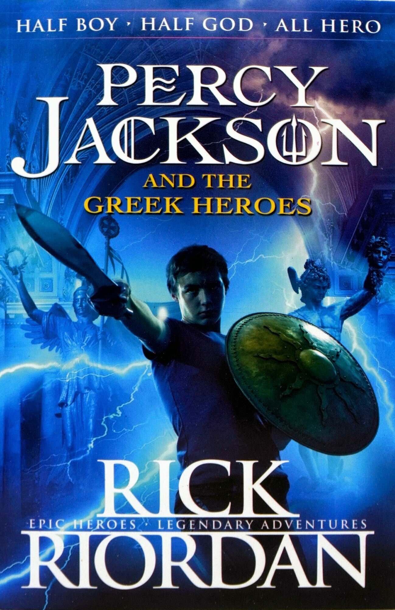 Percy Jackson and the Greek Heroes / Рик Риордан  —  книга о мифах и подвигах Древней Греции».