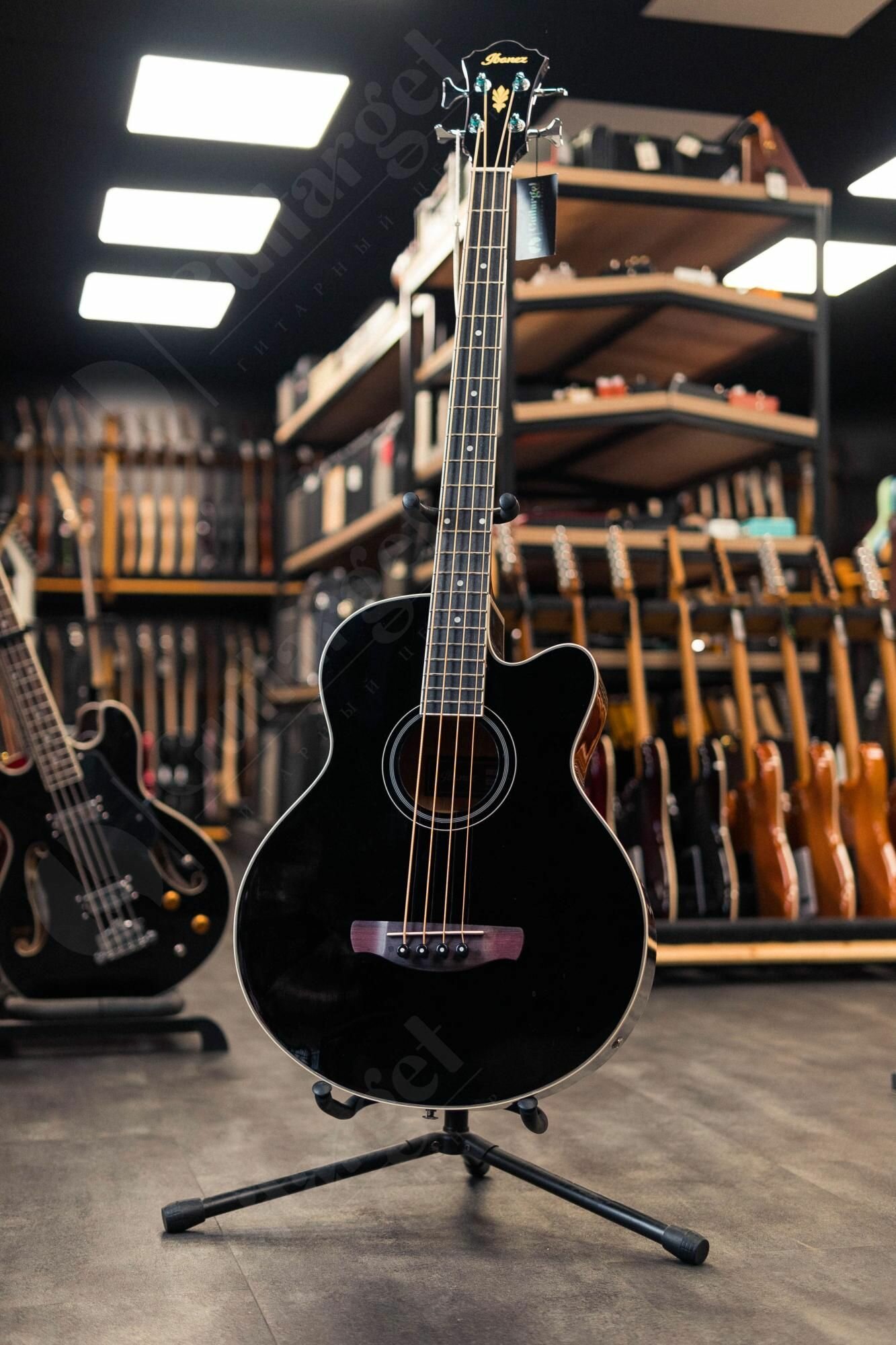 Электроакустическая бас-гитара Ibanez AEB8E-BK
