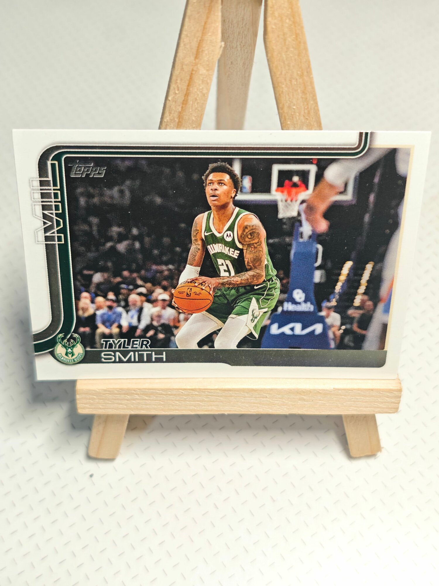 Коллекционные стандартные баскетбольные карточки Topps NBA 2025 года