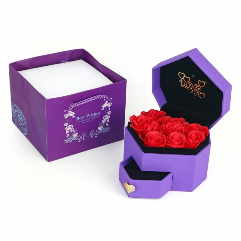 Розовая коробка для украшений с розами